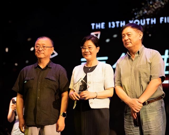 Director Li Shaohong sings a unique charm between art and business - iNEWS