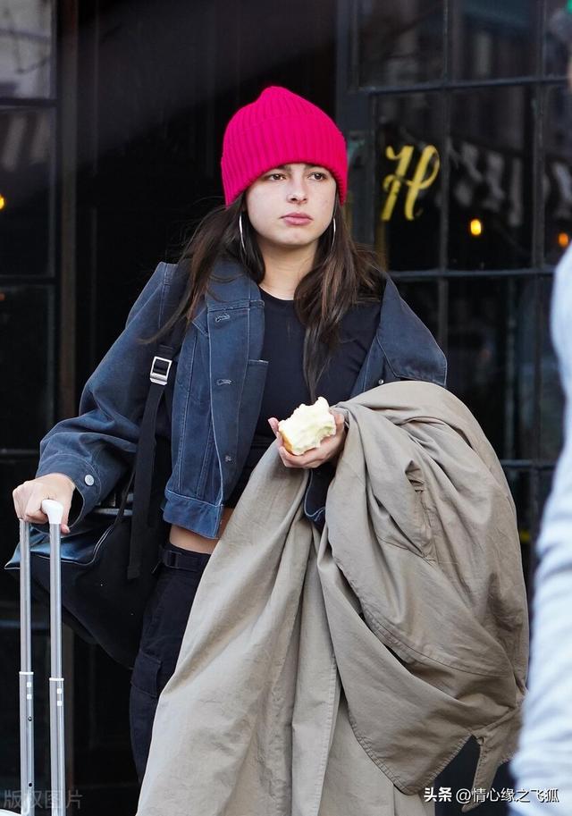 Addison Ray leaves the hotel and shows up on the street, wearing a pink ...