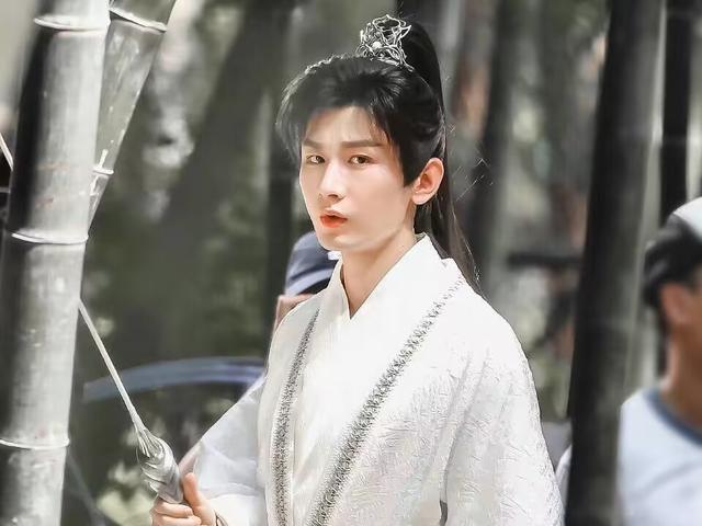 Cheng Yi and Chen Yuqi were blasted to lead, Liu Yifei joined in ...