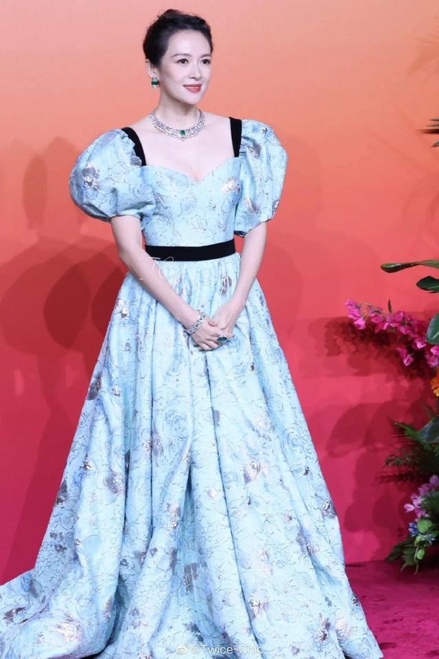 Young, cute and delicate looks are weak in front of all kinds of styles ...