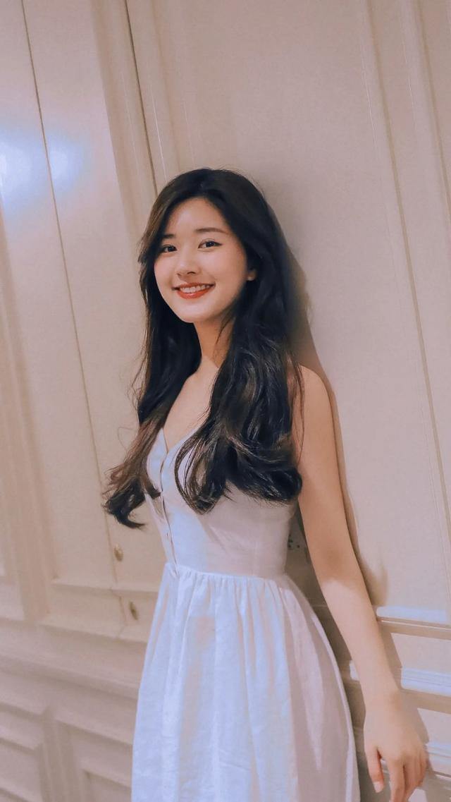 The home of Zhao Lusi, a young girl born in 1995, has a super 270° view ...