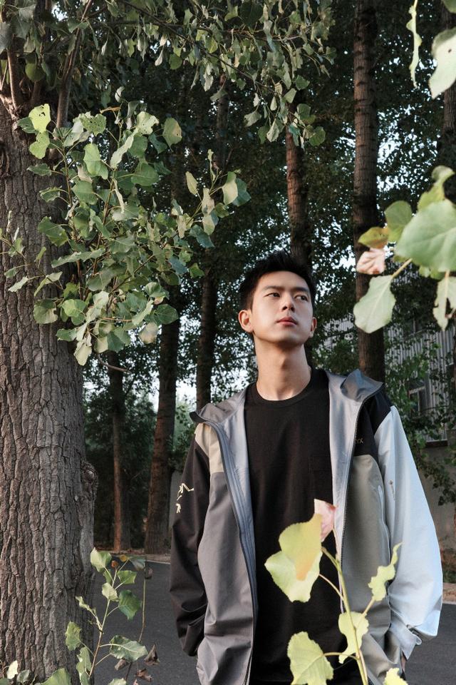 Li Xian, Li Xian, and Li Qiu's exposure to wearing clothes and walking ...