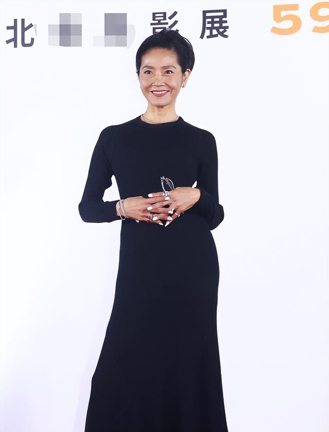 The 55-year-old goddess Ni Shujun makes a rare appearance!Wearing ...