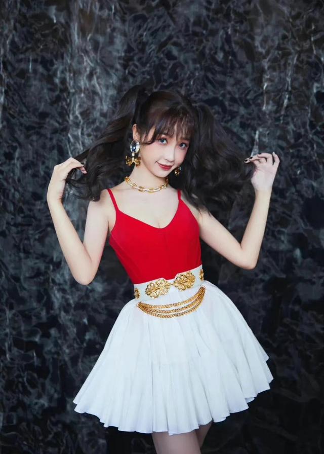 Yu Shuxin's contrasting colors are so beautiful - iNEWS