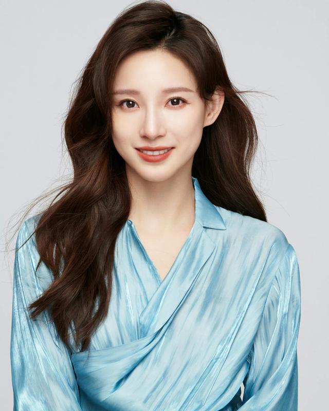 Host Ma Fanshu: She hosted the Spring Festival Gala for seven years ...