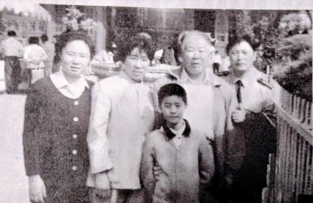 Division 160, our respected Mr. Zhang and his wife (5) - iNEWS