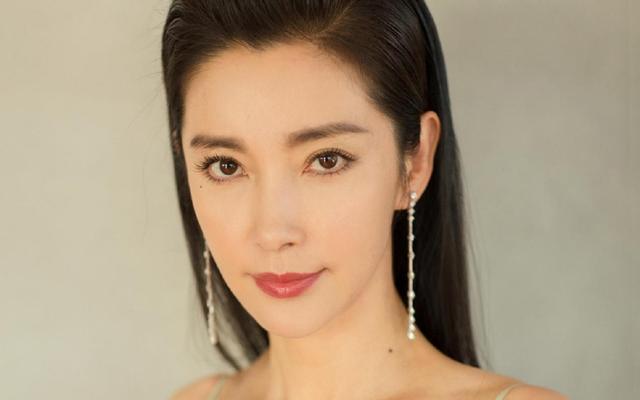 The Emerald Queen in the entertainment circle - Li Bingbing - iNEWS