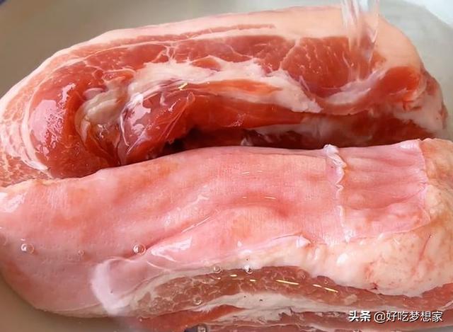 Washing pork, it is wrong to use cold water or hot water, teach you the ...