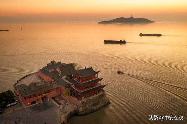 Picturesque sunset in Chaohu Lake - iNEWS