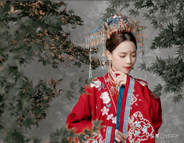 Red Makeup Hanfu Flower Wedding - iNEWS