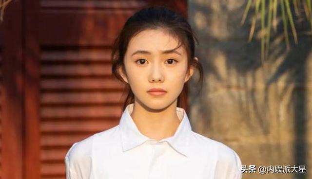 Who is ignoring public opinion and forcibly praising her? Is there ...