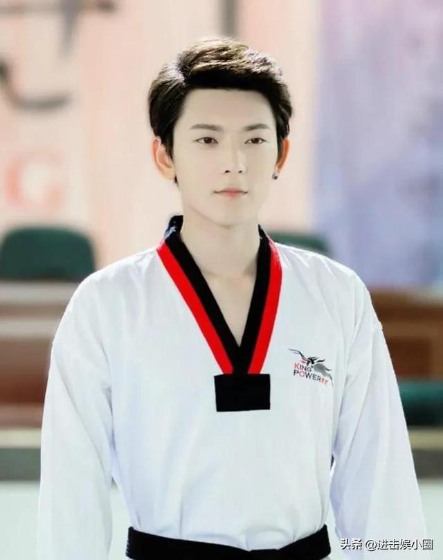 Another star came out to set up a street stall, the scumbag would do ...