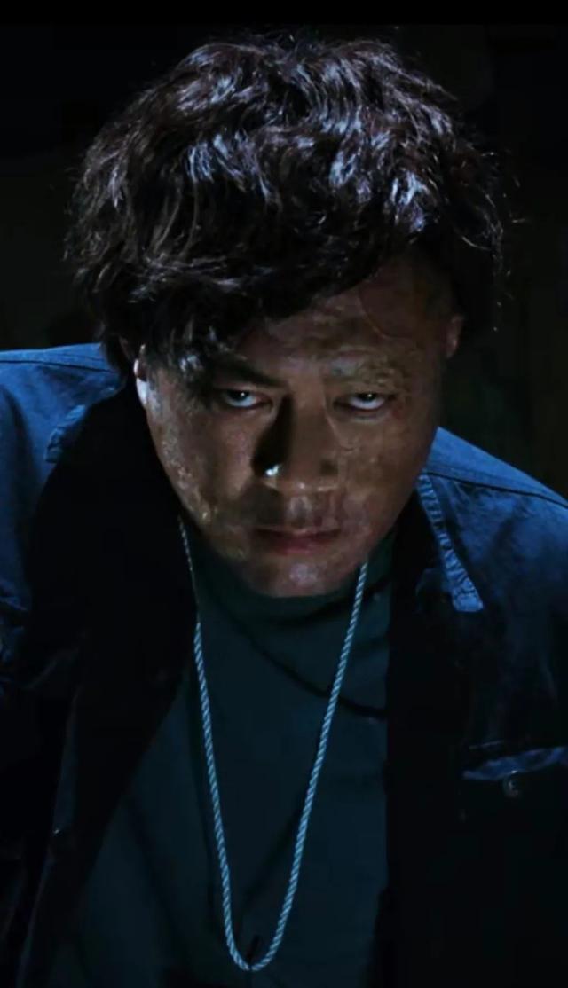 53-year-old Louis Koo was attacked by a fire and his face was ...