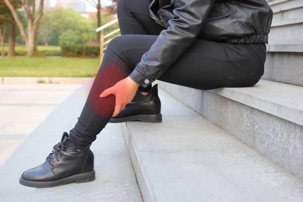 Feeling sore and swollen on the outside of the calf, where is the cause ...