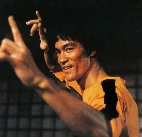 "Historical Records: Bruce Lee's Biography" with a poem of mourning for ...