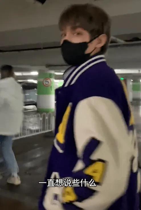 Duan Xingxing Airport apologized to fans and was photographed kissing ...