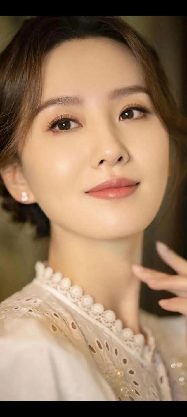 Li Shishi is very ordinary when she has no makeup on, but once she puts ...