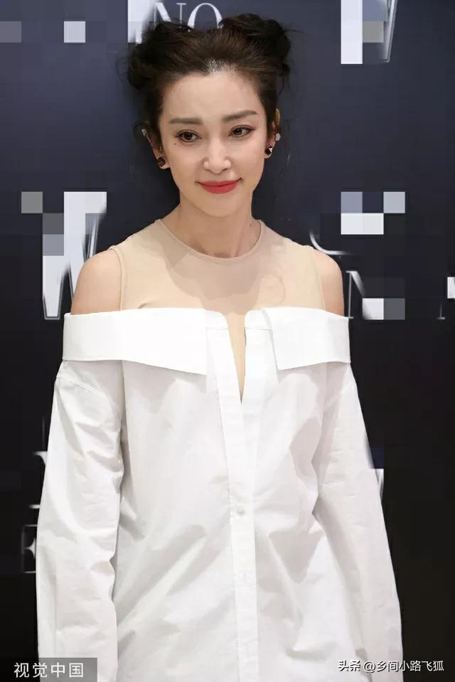 Li Bingbing and Xi Mengyao are on the same stage at the event - iNEWS