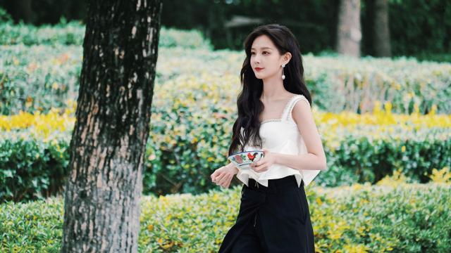 Fiona Sit, Li Yitong and others participated in the infinite transcendence class, showing the ...