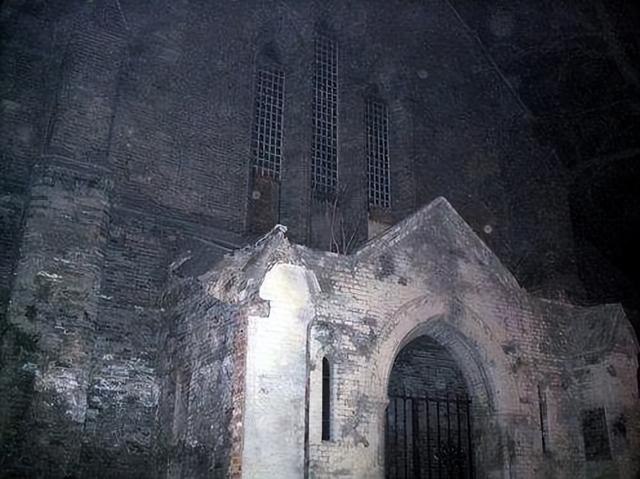 The most terrifying haunted house in the world, you have to sign a ...