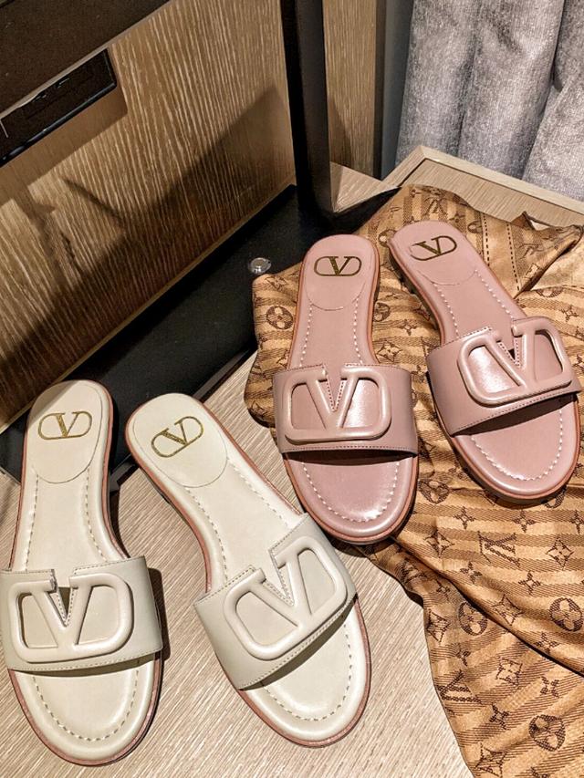 Valentino slippers have been amazing - iNEWS