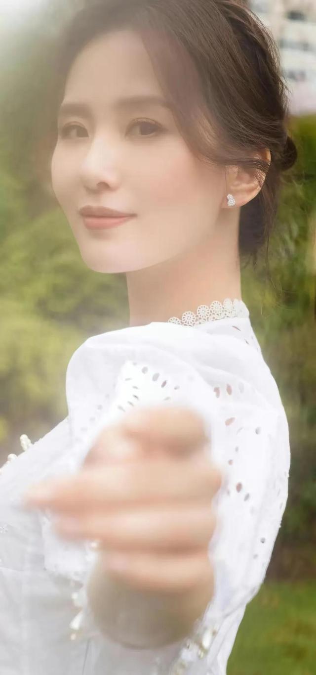 The beauty of Liu Shishi - iNEWS
