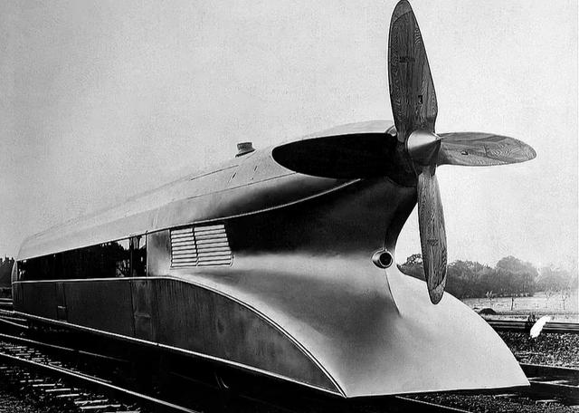 A train with a propeller? In 1931, Germany built a "high-speed rail ...