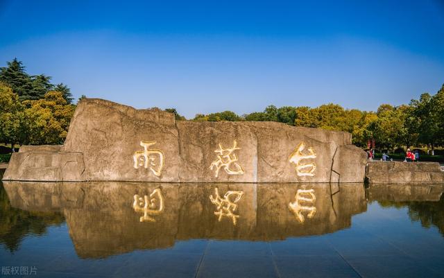 Zhang Weiqing of Huaxia Poetry Society - iNEWS