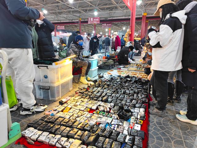 The largest ghost market in Beijing is back, full of voices and fun, if ...