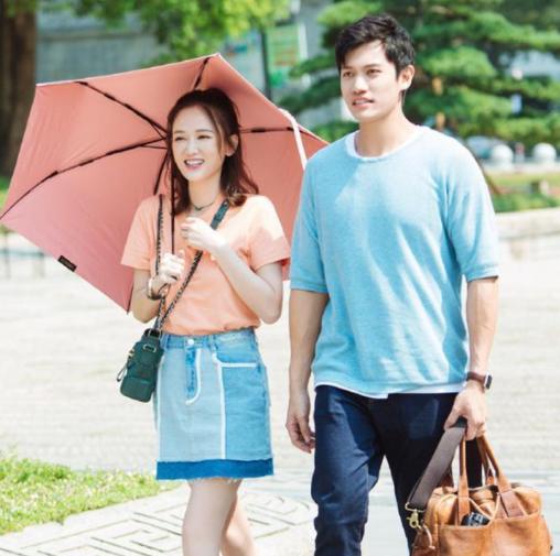 Entertainment Records revealed that Joe Chen was a serious smoker. He was full of cigarette ...