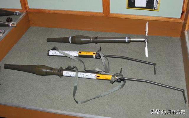 Polish RPG-76 "Komar" grenade launcher, modified disposable RPG-7 - iNEWS