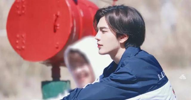 Little Gossip, Bi Wenjun, Hou Minghao, Liu Shishi, Zheng Xiuyan - iNEWS