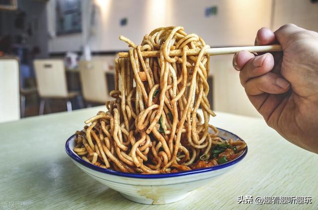 Wuhan breakfast - hot dry noodles, have you eaten? - iNEWS
