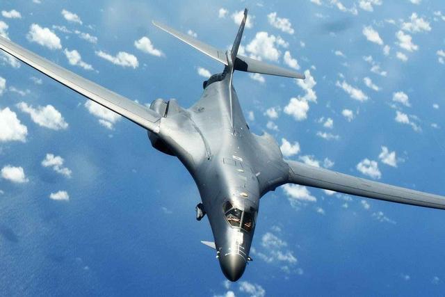 The U.S. military's B-1B bomber with a huge ammunition capacity ...