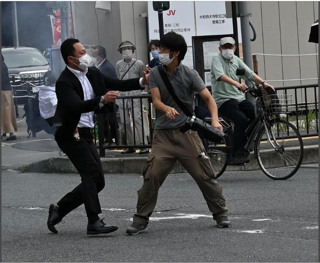 Abe Shinzo died, the Japanese army did not cry, the puppet army cried ...