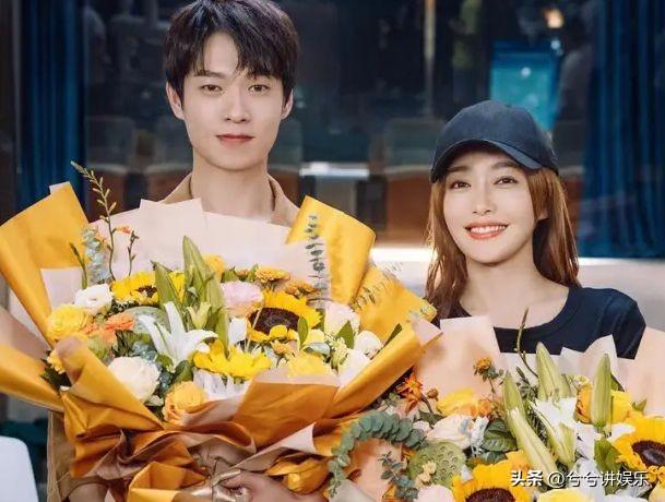 43-year-old Qin Lan and 33-year-old Wei Daxun are in the same frame, and there is no eye contact ...