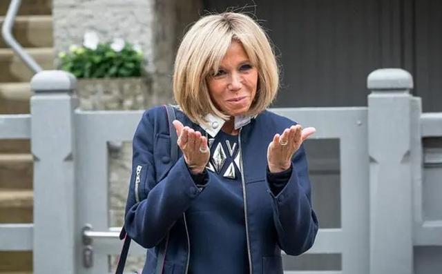 At the time of desperation, the first lady of France gave Macron a ...