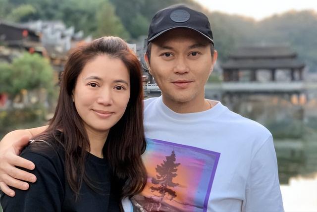 Yuan Yongyi's fans will close behind the station, and the 24-year-old ...