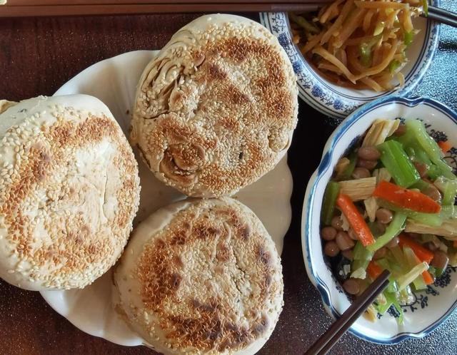 Eating delicious food in Chengde (2) - iNEWS