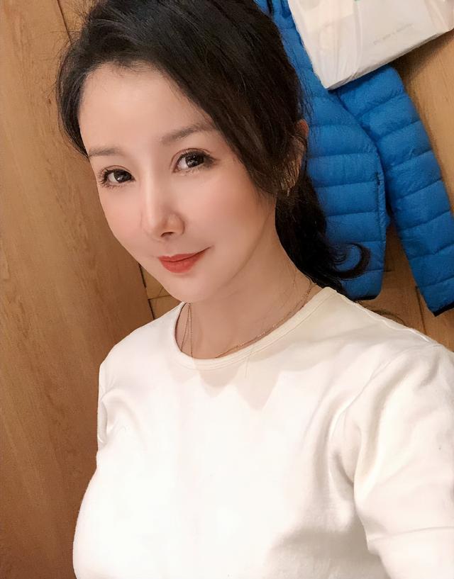 Assistant Sun Feifei said? Three old men pressed me down and took my phone away. - iNEWS