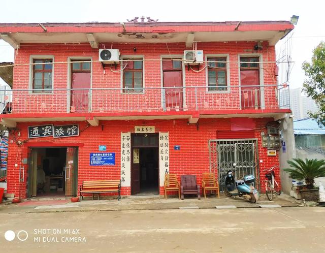 What is the little red building in the ancient town talking about? - iNEWS