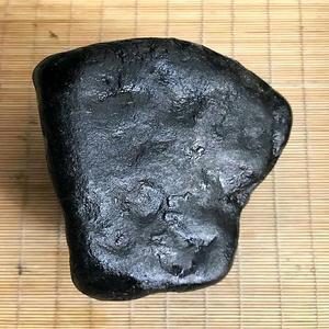 Today I will tell you about the bottom stone of Burmese jadeite black ...