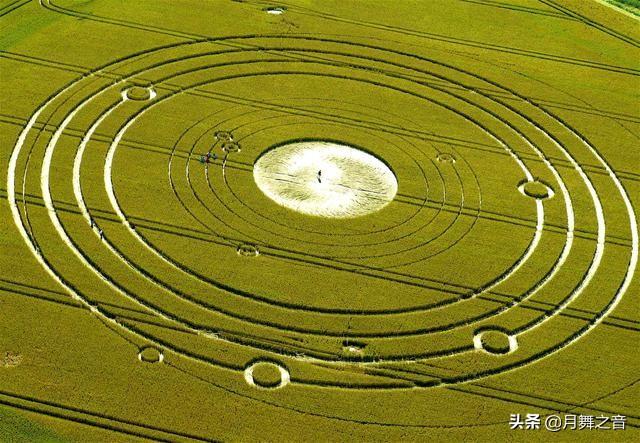 The Mystery of Crop Circles: Man-Made or Alien Work? Is it a Signal of ...