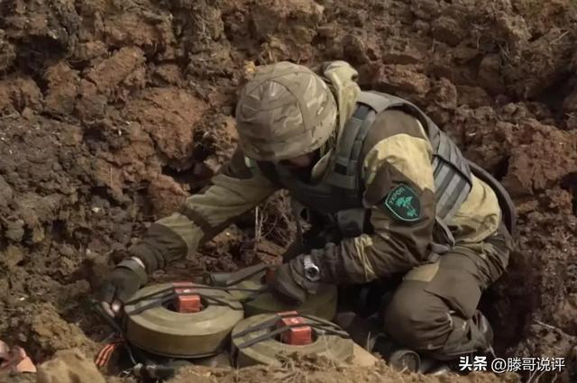 250,000 kilometers of land has become a minefield, and the Ukrainian ...