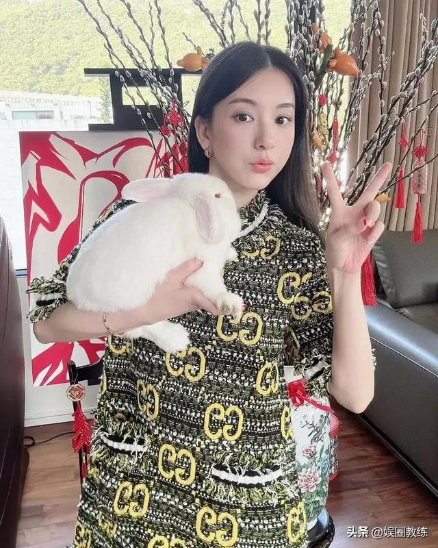 57-year-old Aaron Kwok wants to be a father again? Fang Yuan hugs Tutu ...