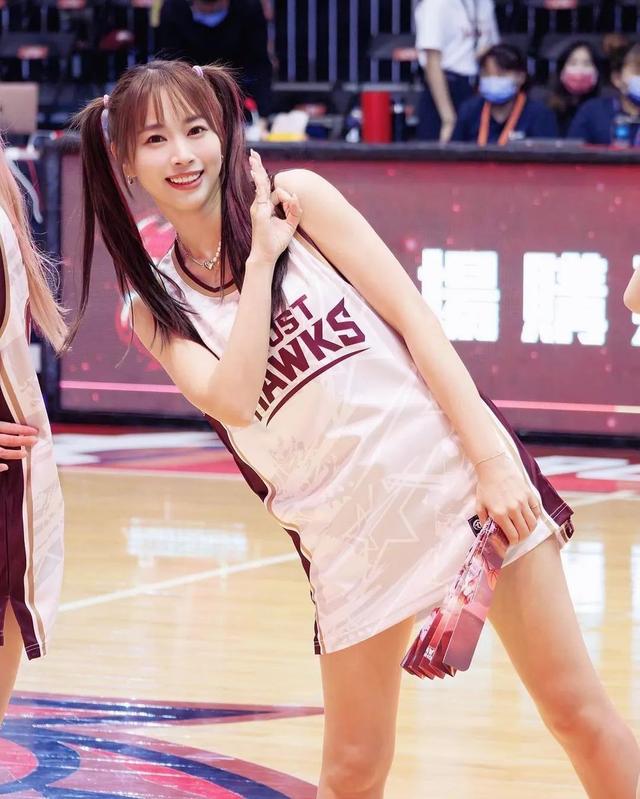 Cute and gentle!Nini is the most eye-catching on the field - iNEWS