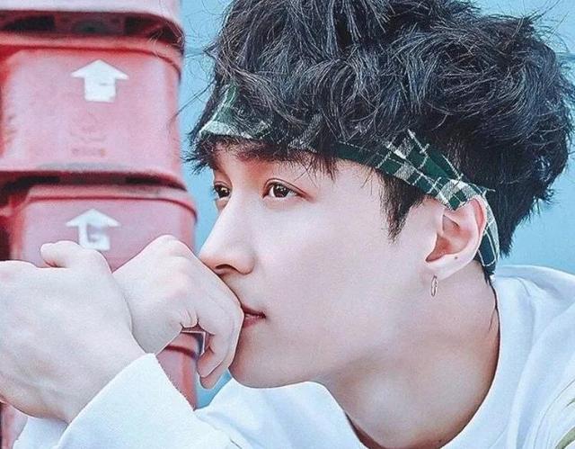 Zhang Yixing's Personal Photo Album - iNEWS