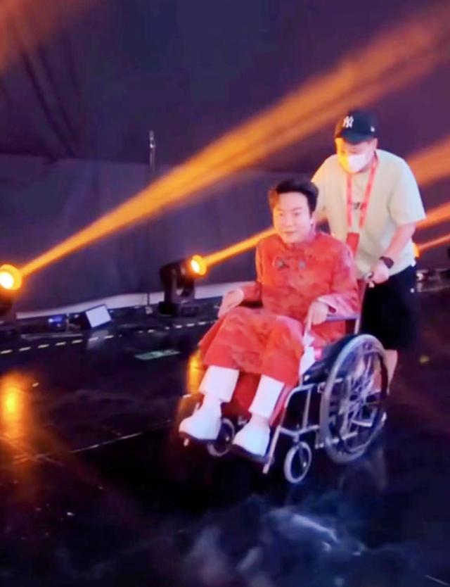 What happened to 44-year-old Li Yugang?Recording the show in a ...