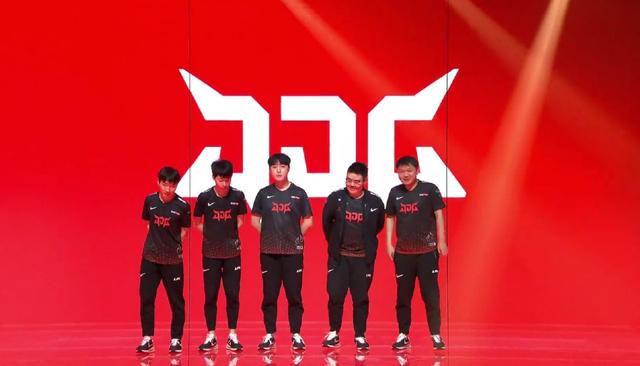 JDG made a gorgeous reversal and won five consecutive victories!In the early stage, the bot lane ...