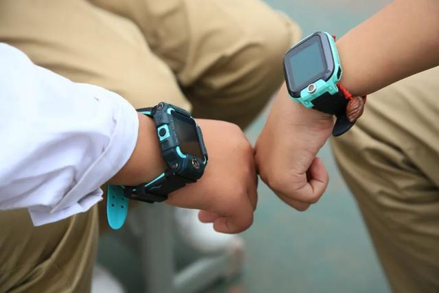 Children's phone watches hide hidden worries about Internet addiction ...